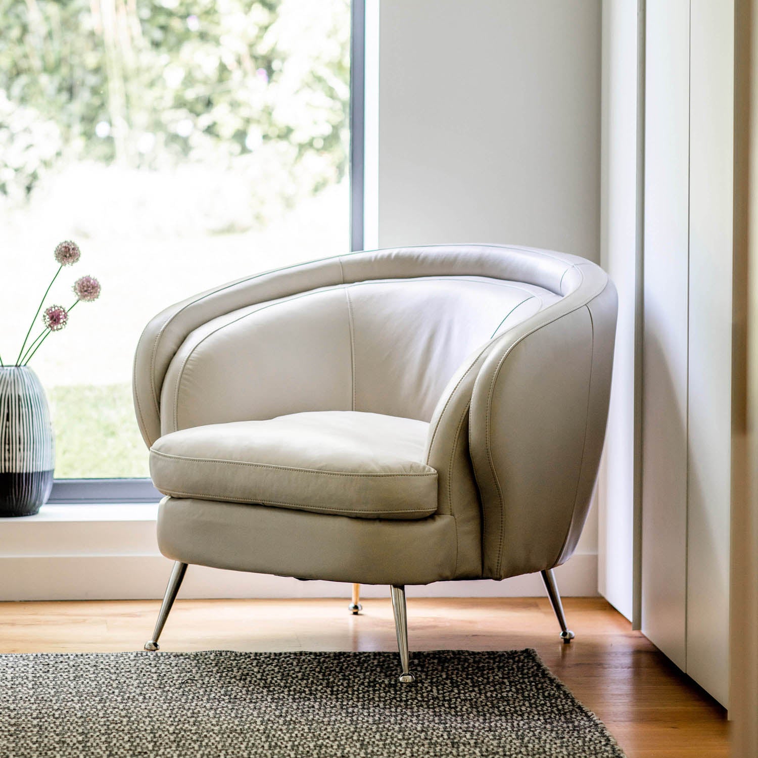 Gallery Interiors Tesoro Tub Chair Cream Leather – LakelandHome.co.uk